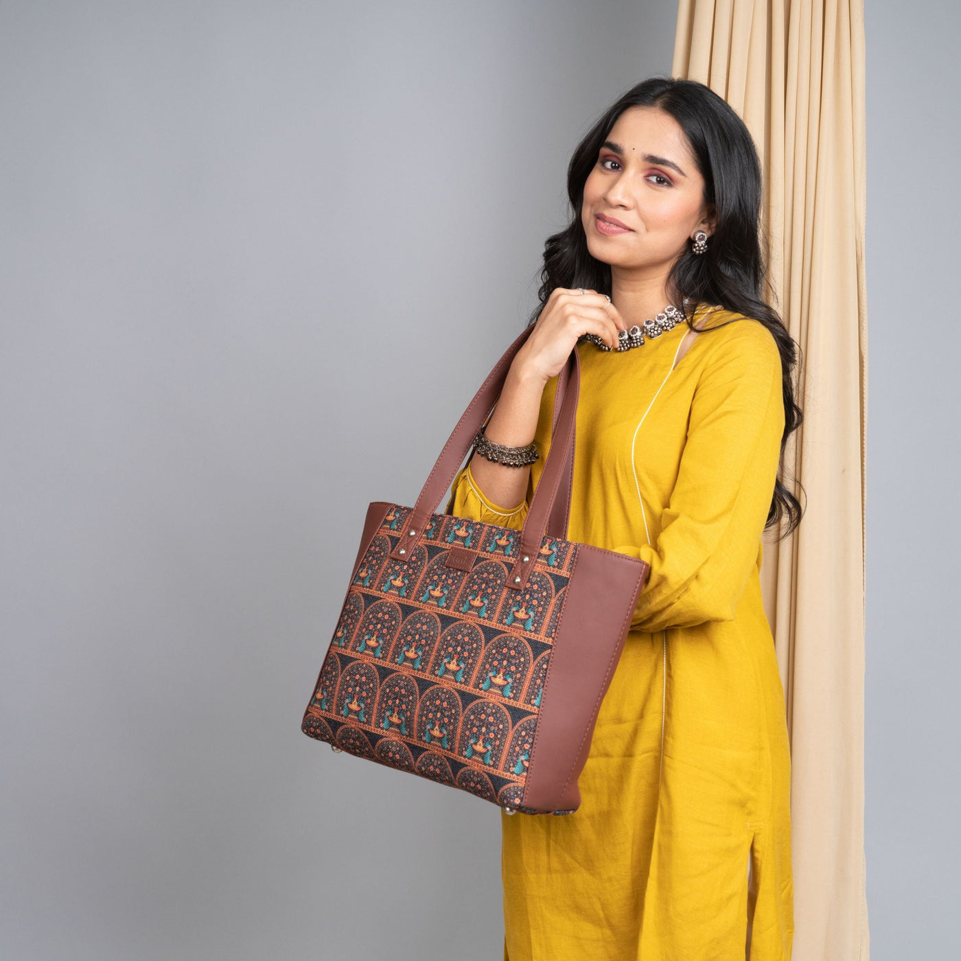 Tote Bags: Buy Best Tote Bags Online at Great Prices - Zouk