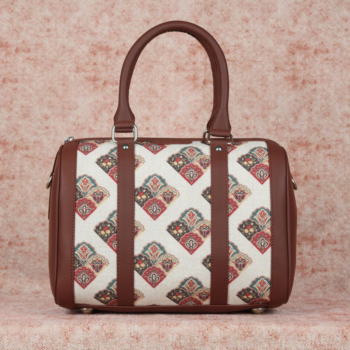 Seashell Motif White Handbag